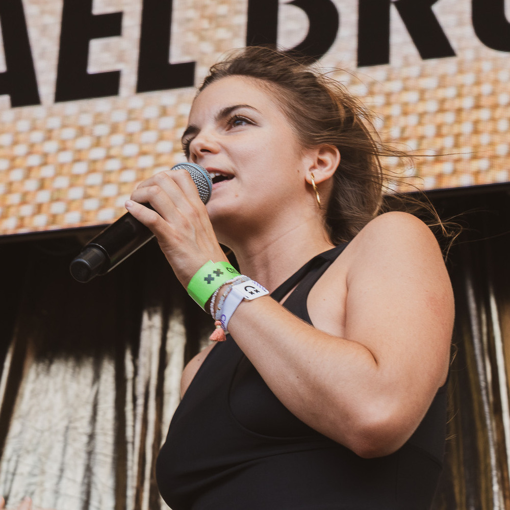 Yael Brusca en el Comèdia del Festival Cruïlla, el 13 de julio en Barcelona